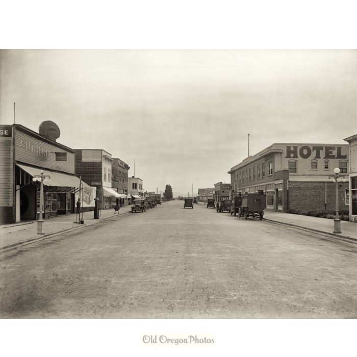 Sutherlin, Oregon, Looking East on Central Ave. - 1927